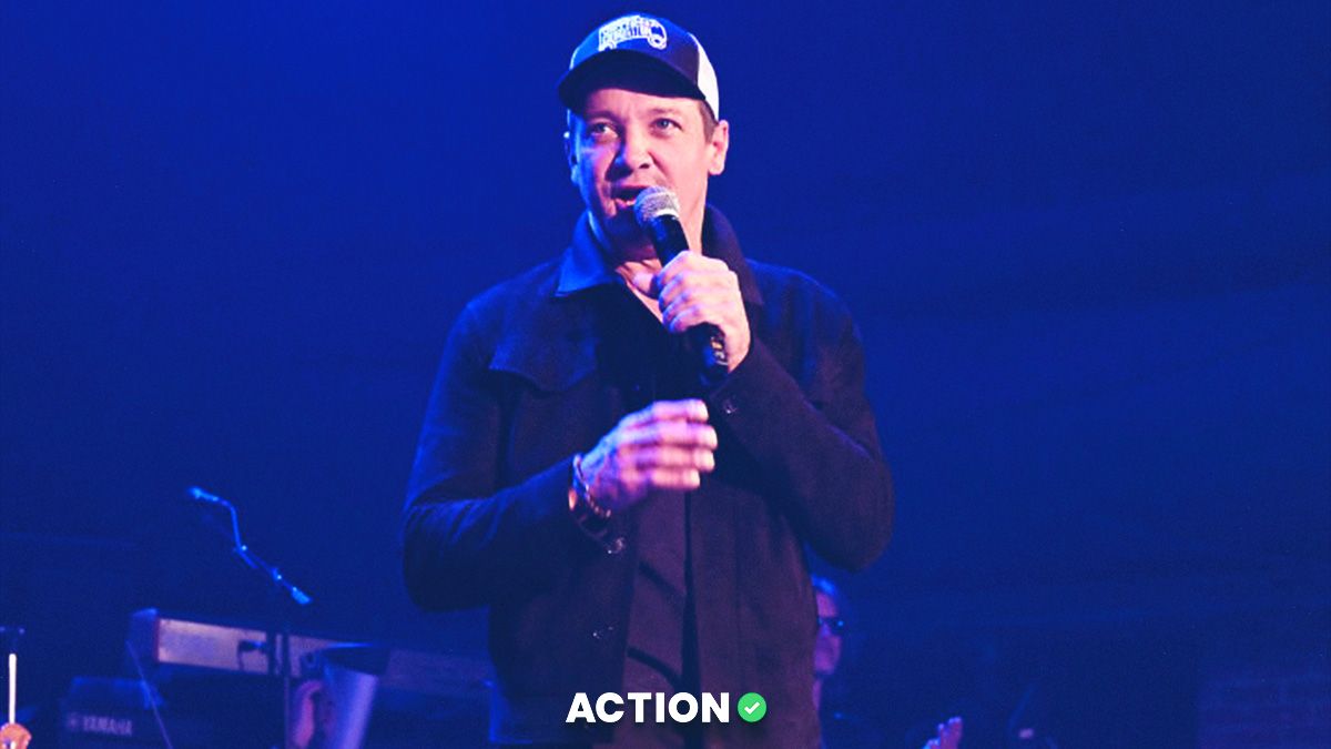Actor Jeremy Renner Hosts Celebrity Poker Tournament to Benefit Kids in ...