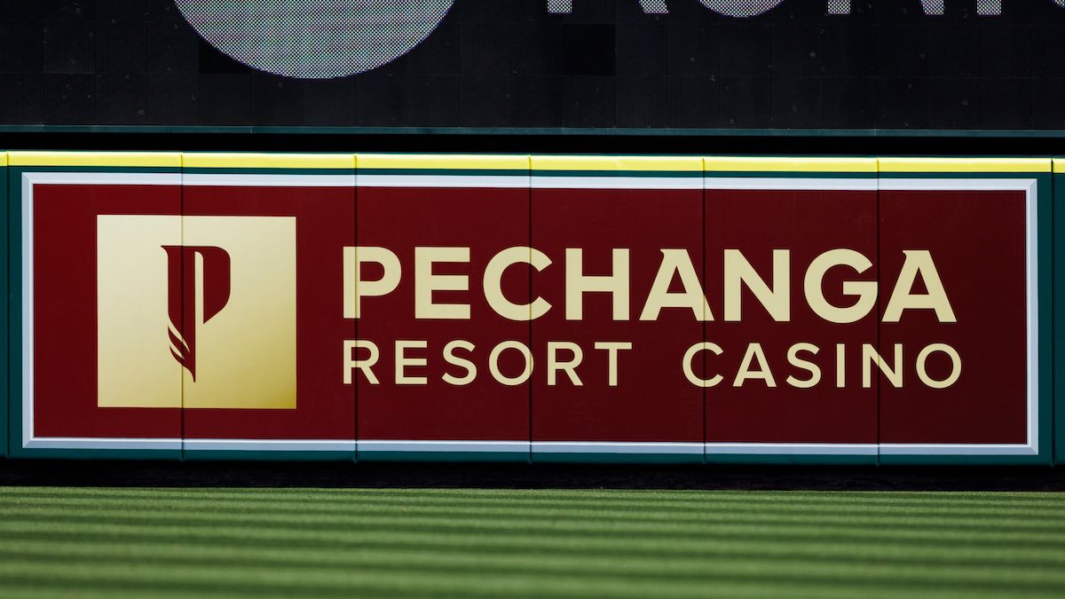 California Woman Wins $100,000 in 10 Minutes at Slot Machine