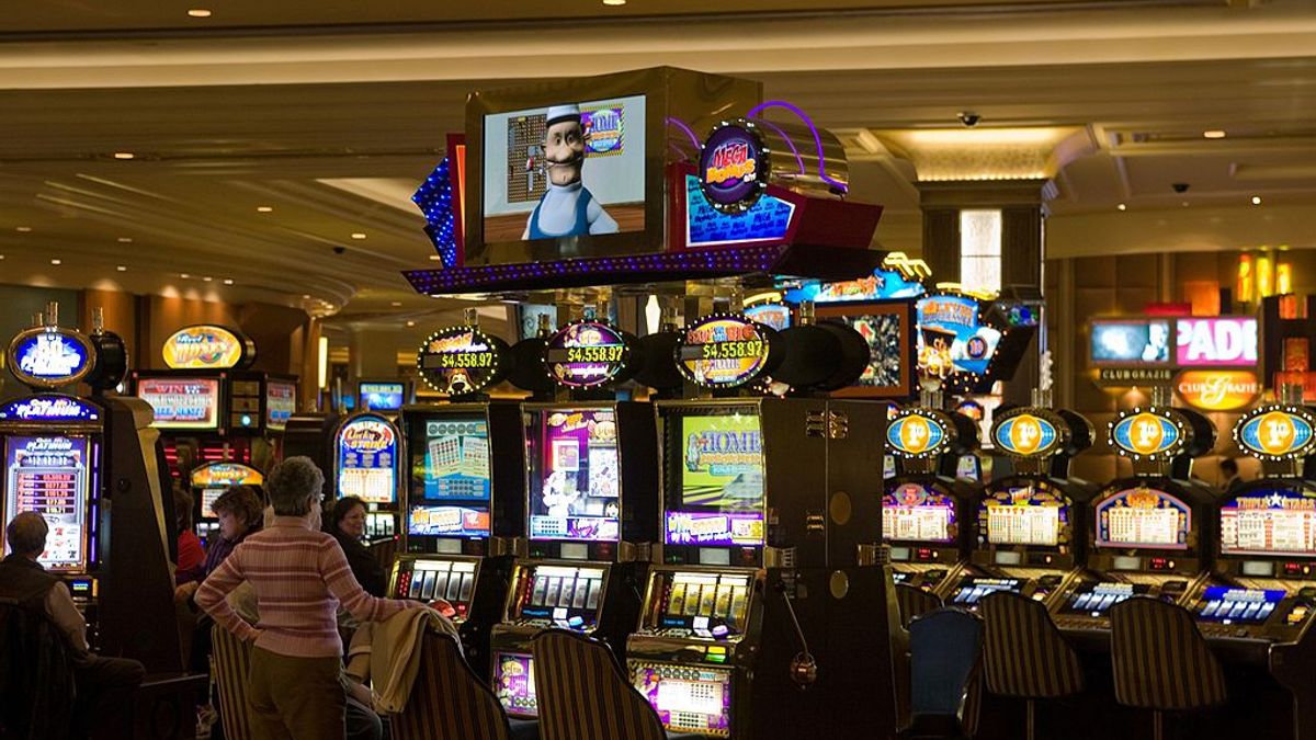 Woman Turns $0.88 Into $20K Casino Jackpot on Slot Machine