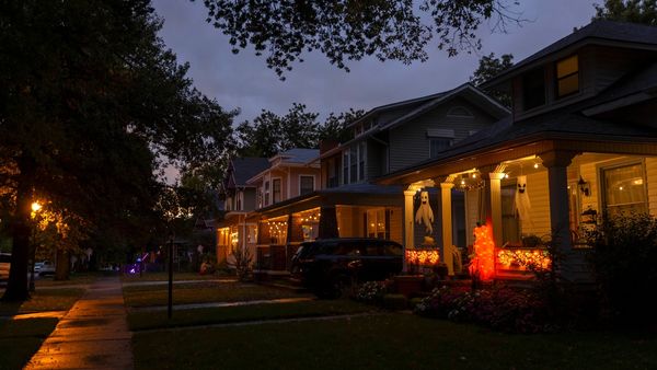 Trick-or-Treat Risk Index 2025: Riskiest & Safest US Cities
